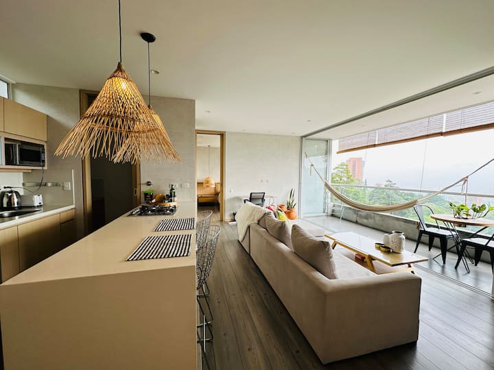 Bohemian Refuge With City Views. Pool - Balcony - Medellin, Antioquia, Colombia