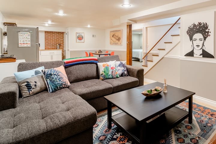 Cascadia Hideaway: Dreamy 1-bedroom Basement Suite - Portland, OR