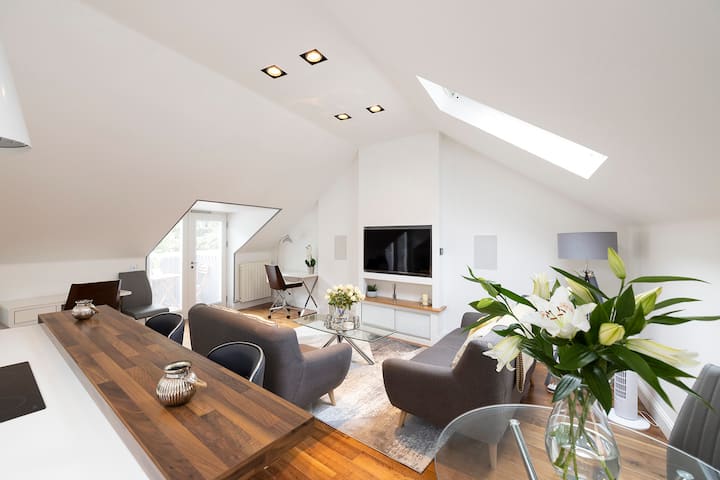 Luxury City Centre Coach House, Garden & Balconies - Edimburgo