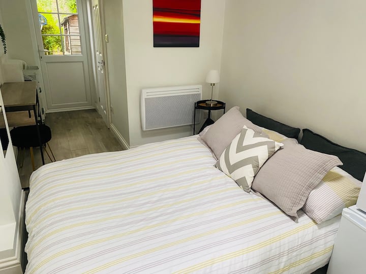Fantastic Room With Own Bathroom. Great Location! - Epsom