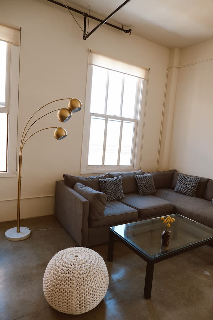 Designer Loft In Dtla - Los Angeles, CA