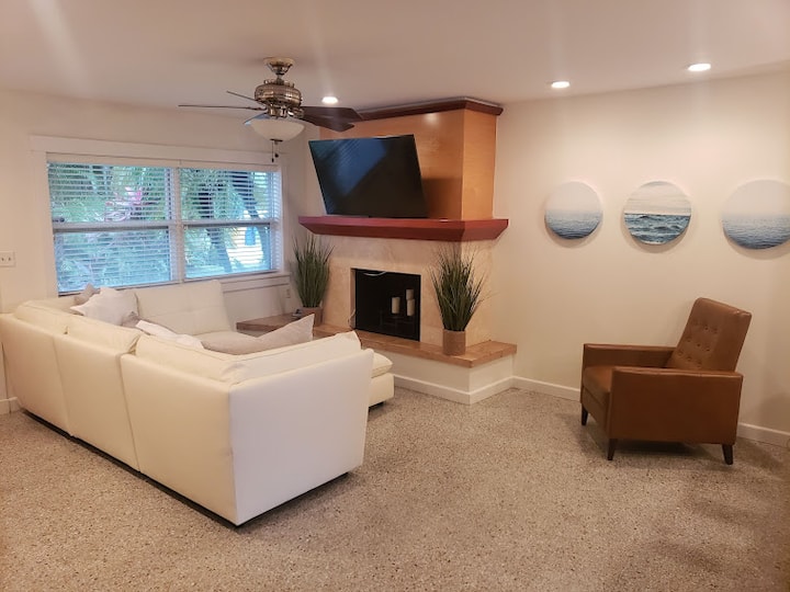 Modern 2 Bedroom Near Best Of N.palm Beach & Juno - Palm Beach Gardens, FL