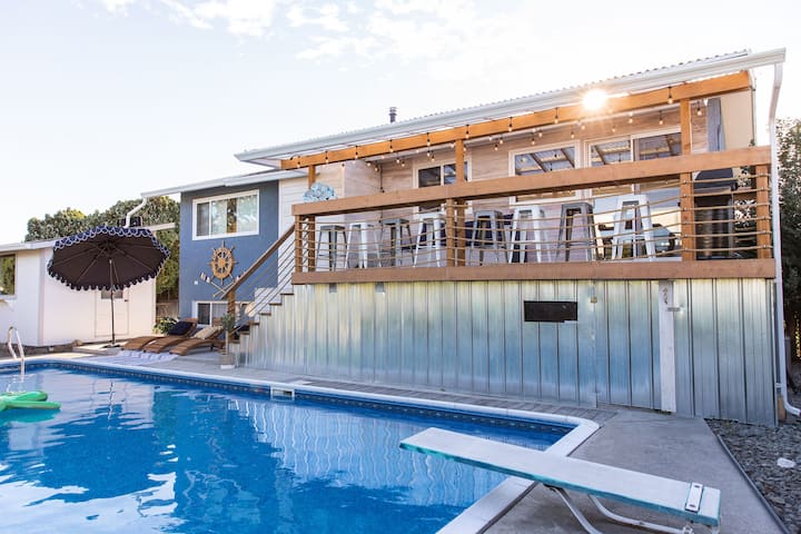The Boathouse - Pool House Downtown - Kelowna