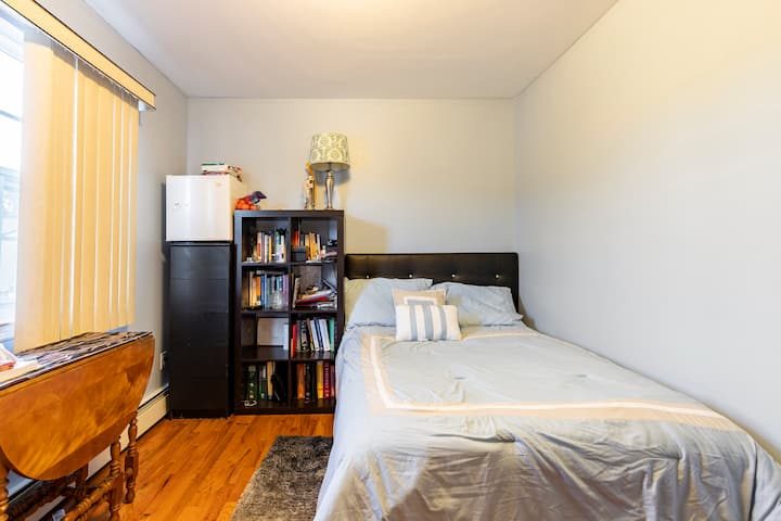 Cheerful One Bedroom On Nice Dead End Block - Stony Brook, NY