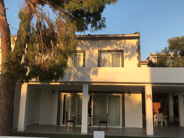 ÇOk Iyi Konum Yeni Tadilatlı Müstakil Ev - Çeşme