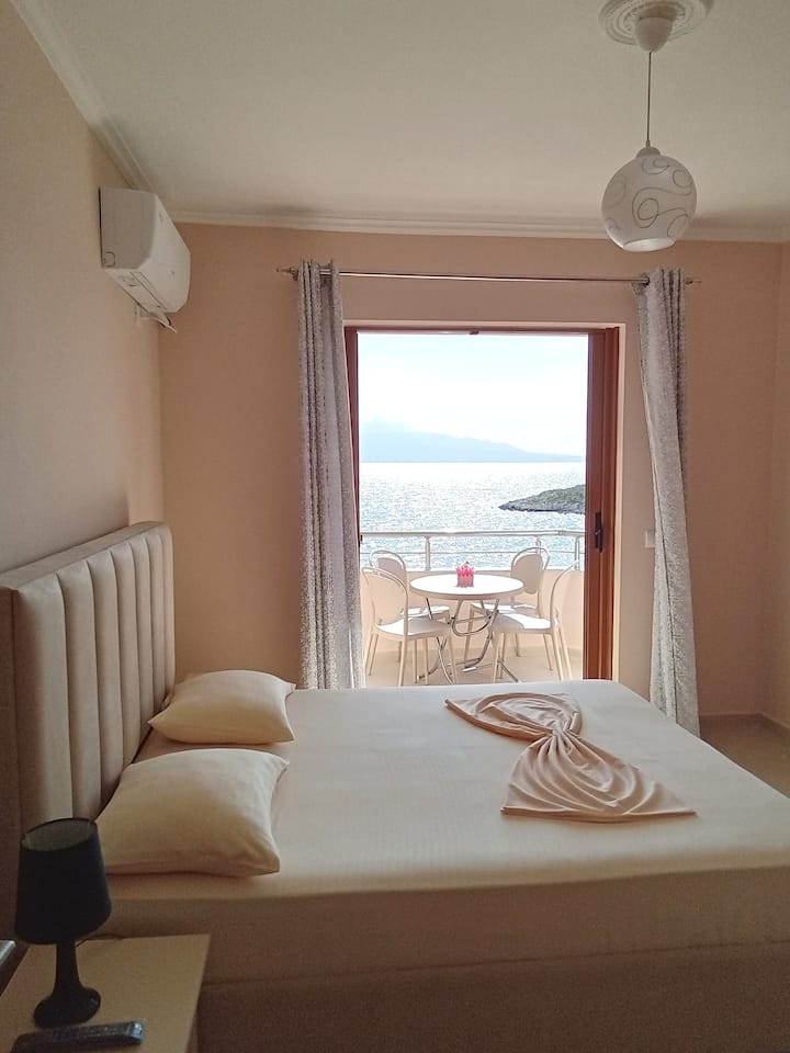 Relaxing Waterfront 1 Bed Apt - Saranda