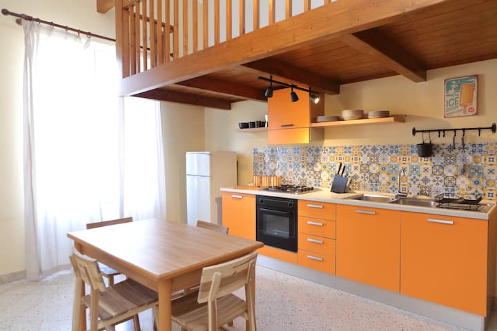 Super Bright Apt With Balcony In The Old Town - Cefalù