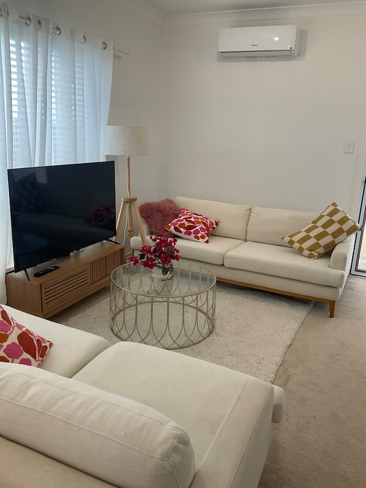 Bright, Light And Comfy - Alstonville