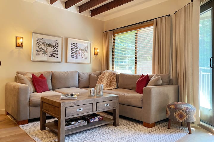 '26 Ski Season - Prime Location | Garage | Parking - Whistler
