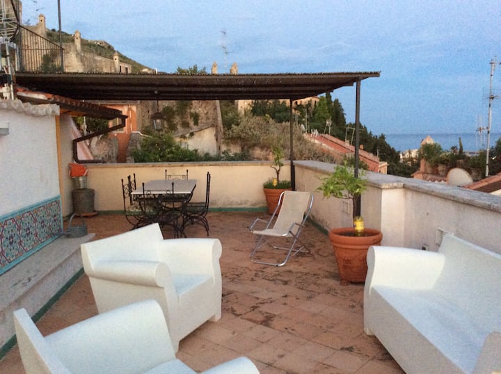 Casa Rosa Con Terrazze Vista Mare - Terracina