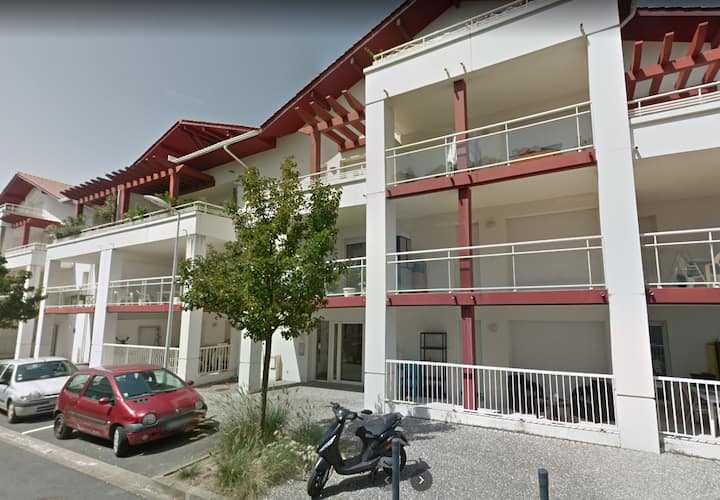 Anglet T1 Avec Terrasse Dans Une Residence Recente - Anglet