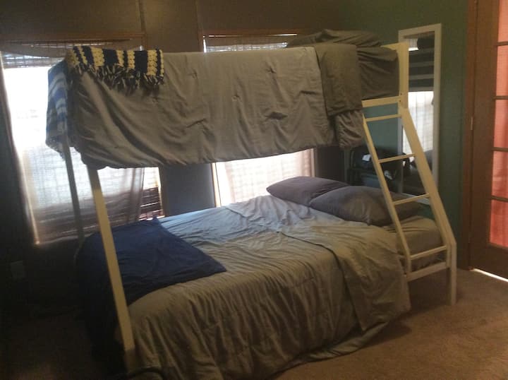 Room And Bathroom For Rent. - Morgantown, WV