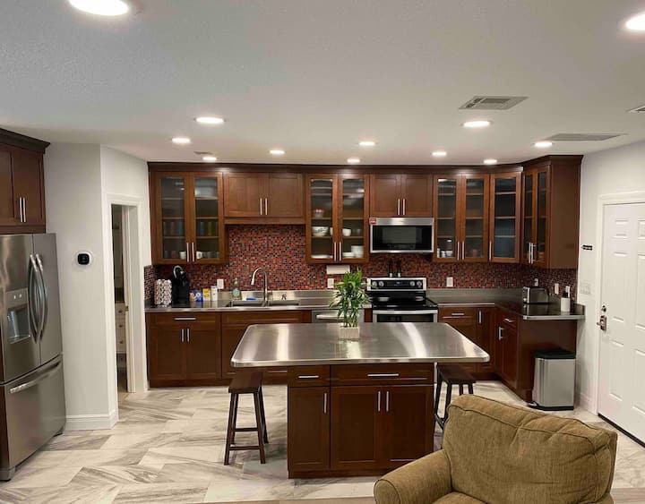 Private Deluxe Apartment, 1000 Sqft With Pool - Apopka, FL