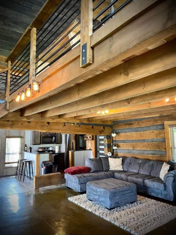 The Clubhouse Cabin~hocking Hills Cabins & Resort - Hocking Hills State Park, OH