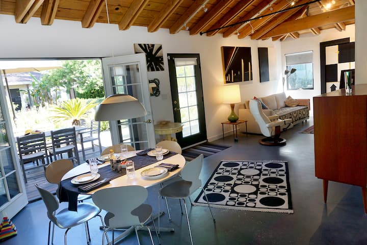 Artist Beach Cottage Venice Walk Streets - Venice Beach, CA