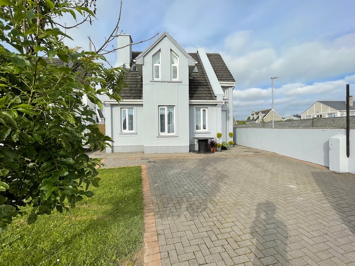 5 Minutes Walk To Beach, To Main Street , To Pier. - Enniscrone
