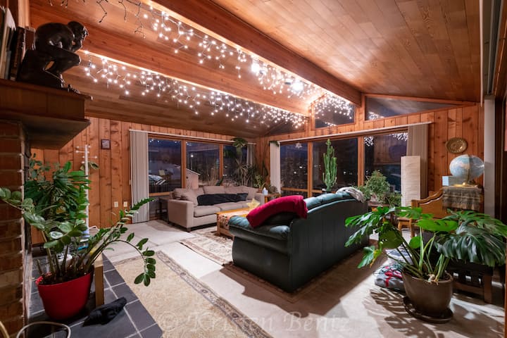 Spacious Room, With A View Of The Mountains - Anchorage