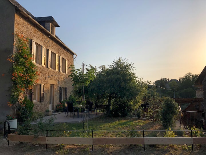 Maison De Campagne En Bordure Du Trou De Bozouls - Espalion