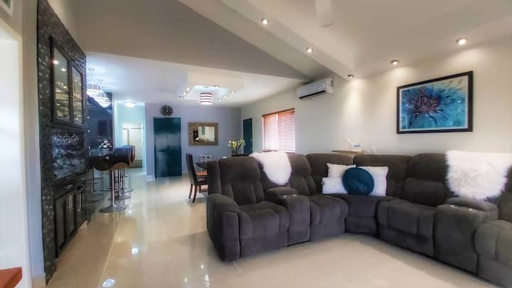 Luxury 3 Bedroom Penthouse 1 Block From The Water - Cozumel