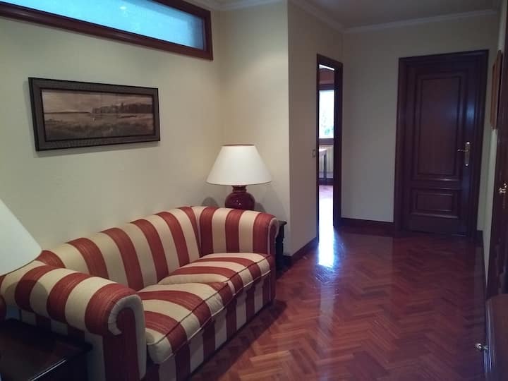 Hab. 1: Doble Tranquila, Baño, Cocina, Parking - Vigo