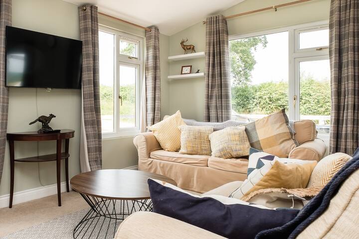 Charming 3/4 Bed Log Cabin With Private Hot Tub - Ross-on-Wye