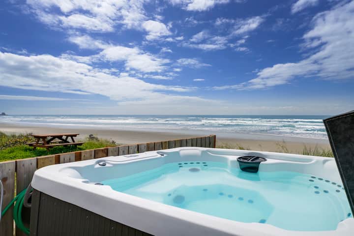 Oceanfront - Hot Tub - Pet Friendly - Rockaway Beach, OR