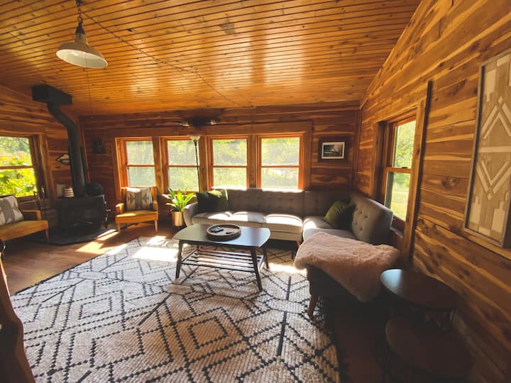 Logcabin W/ Hottub, Pooltable, Firepit, Gameroom - Eureka Springs, AR