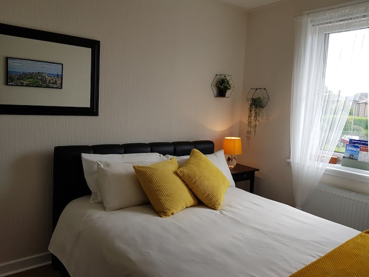 Super Comfy Ks Bed, Tram Link, Free Parking - Fife