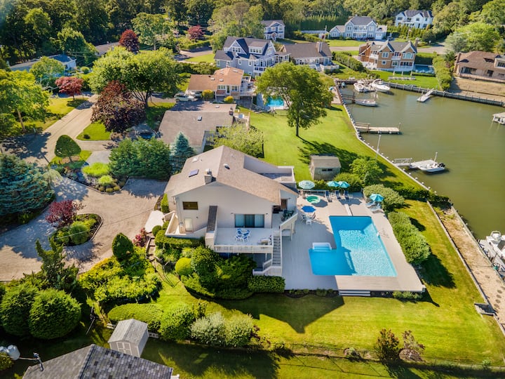 Contemporary W/ Pool And Hot Tub - Quogue, NY