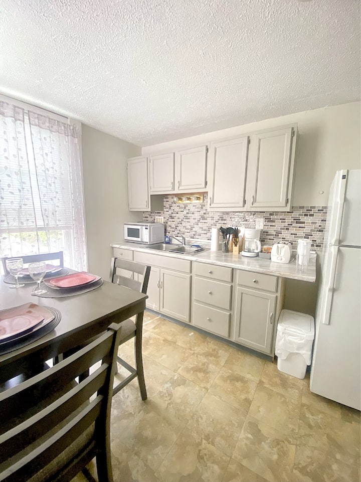 "Bee My Guest" - Cincinnati, OH