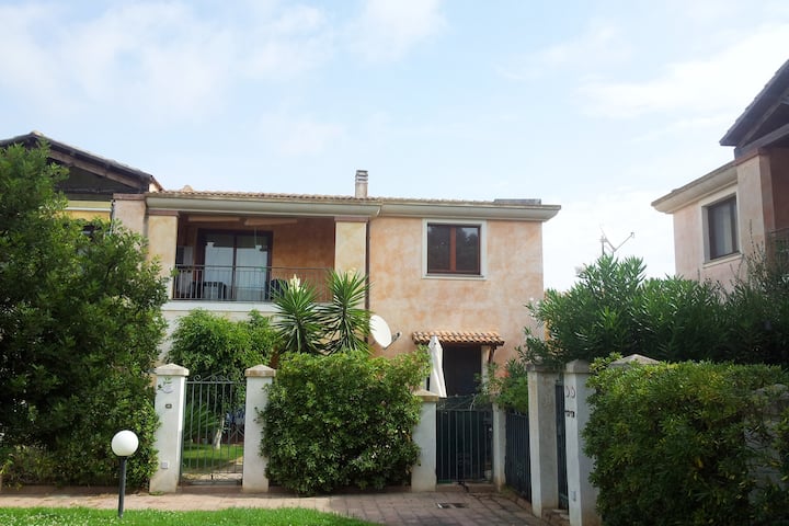 Resisole Flat, 500 Mt. Dalla Spiaggia - Capoterra