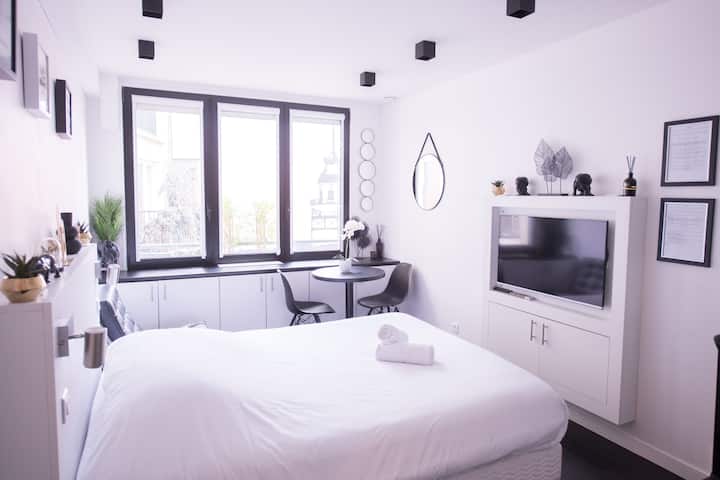Nestled Champs-elysees 1 - Paris
