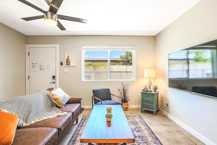 Chic 2 Bedroom Biltmore Condo Near Camelback - Heard Museum