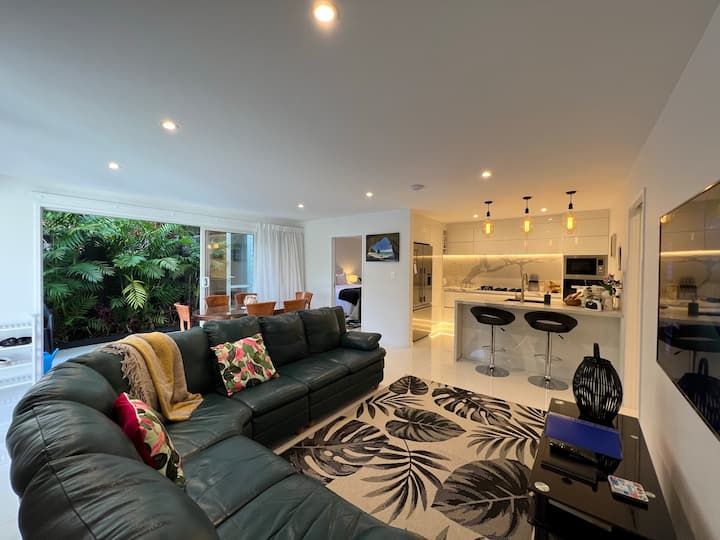Luxury 3 Bedroom Villa (Villa 5b) - Auckland