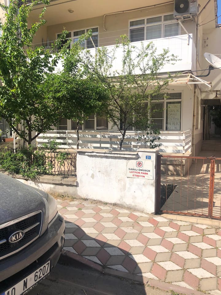 Denize 75 Metre Müstakil Tadında Ev (Aileye) - Edremit