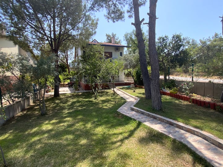 Ayvalık Sarımsaklıda Müstakil Bahçeli Villa - Ayvalık