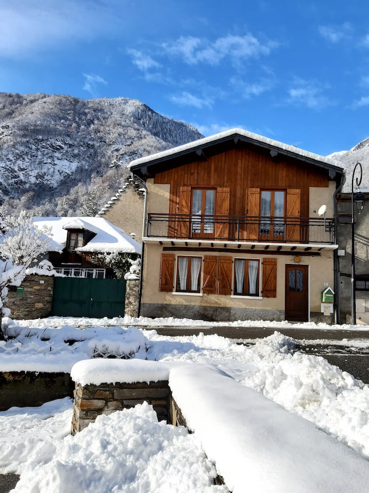 Maison Des Trois Ormeaux Avec Vue Sur La Montagne - Les