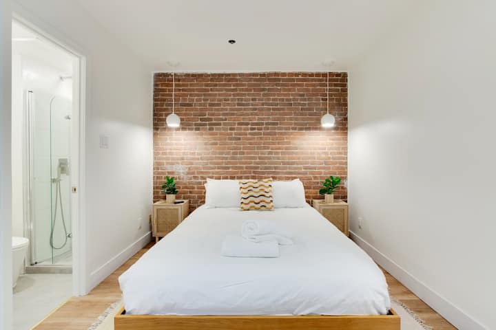 Charming Inn Room In The Heart Of Montreal's Scene - Montréal, QC