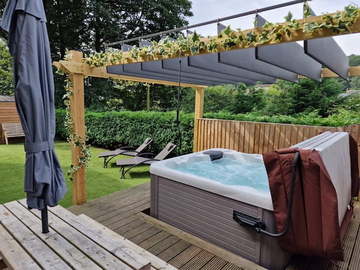 Beautiful Four Bedroom Holiday Let With A Hot Tub - Holmfirth