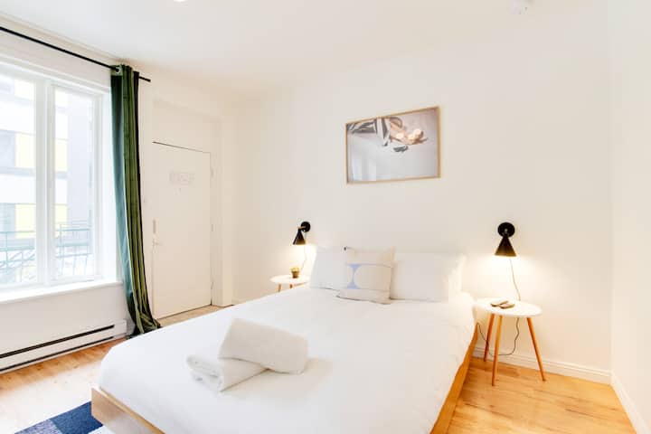 Contemporary Room In The Heart Of Montreal's Scene - 蒙特婁