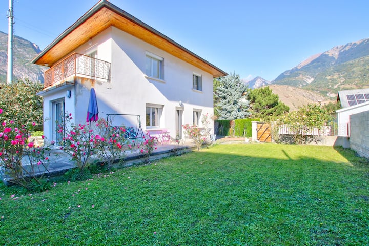 Maison Individuelle Complète De 120m² Avec Jardin - Montricher-Albanne