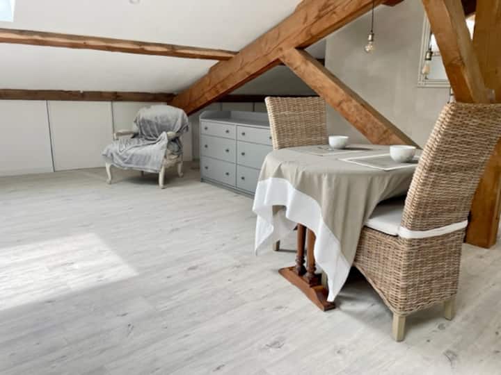 Appartement Avec Poutres Apparentes 50m² En éTage - La Crau
