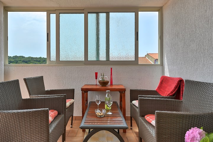 Lovely 2-bedroom Loft Apartment - Pula