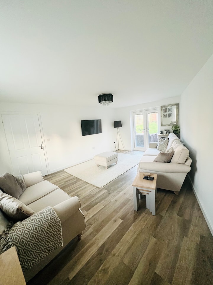 Spacious Home Towcester. Close To F1 Track And Mk - Towcester