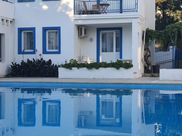 Cozy One-bedroom Flat In Poolside Aegean Complex - Bodrum
