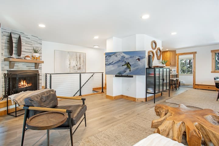 Cozy 5 Bedroom Mountainside Getaway - Vail, CO