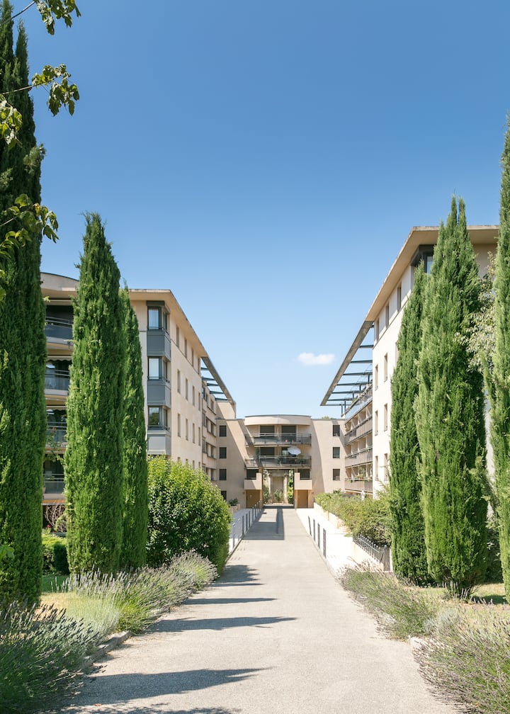 Avignon Intra-muros Joli Studio Avec Balcon - Avignon