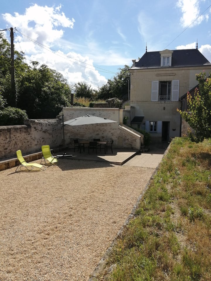 Maison Atypique Semi-troglodyte - Chinon