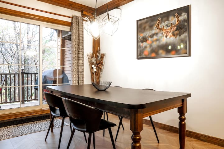 Mountain-edge Luxury Condo: Ski-in & Shuttle - Mont-Tremblant