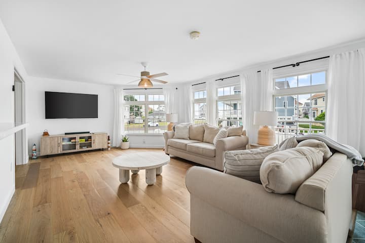 Bright & Relaxing Beach Home - Brigantine, NJ